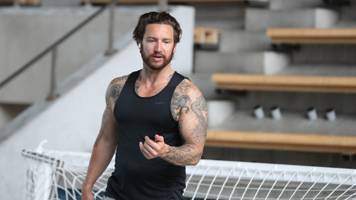 Ezt a szőke szépséget ölelte Shane Tusup a gálaesten – Fotó!