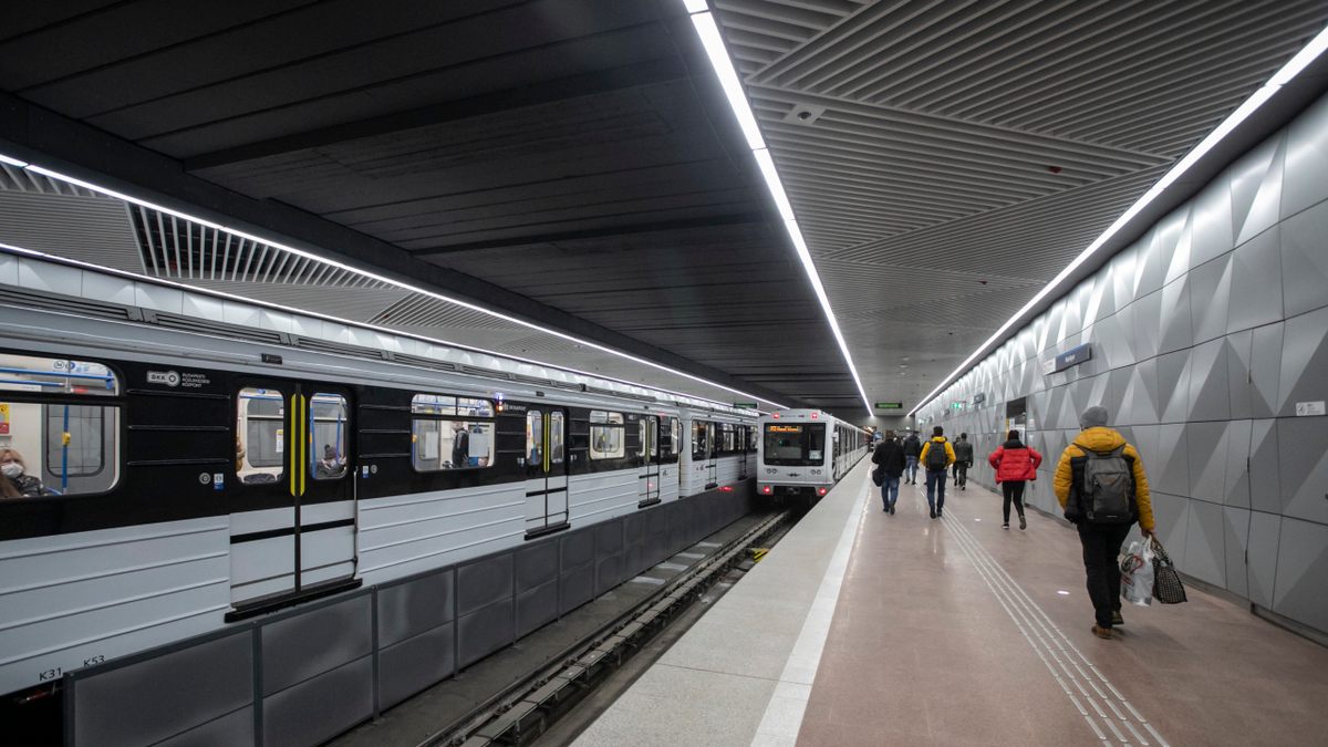 Most érkezett! A 3-as metró alá esett egy ember Budapesten