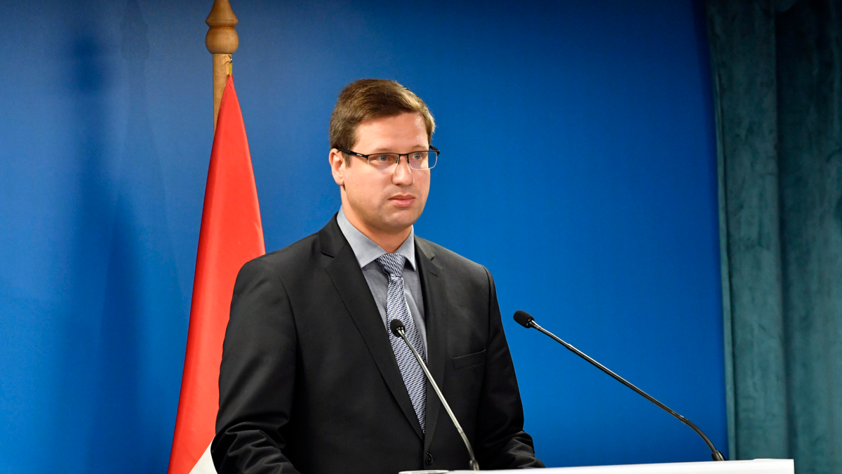 Gulyás: Nem engedhetjük meg, hogy a kommunizmus eszméi újra teret ...