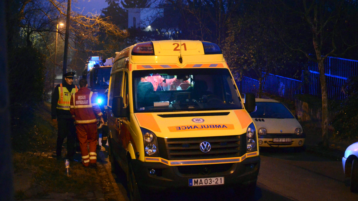 Emma nemet mondott az édes hármasra, brutálisan megverték ezért