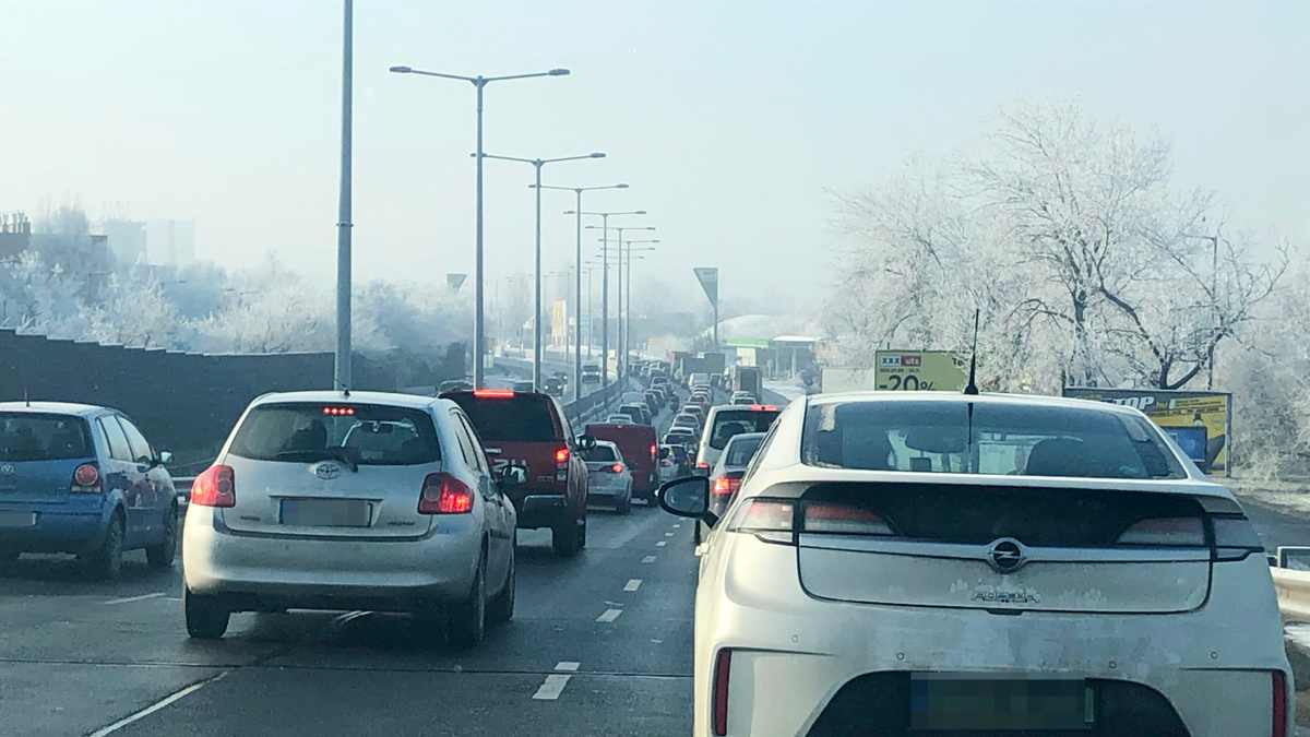 Budapest elesett, több kilométeres a dugó az M3-as bevezető szakaszán ...