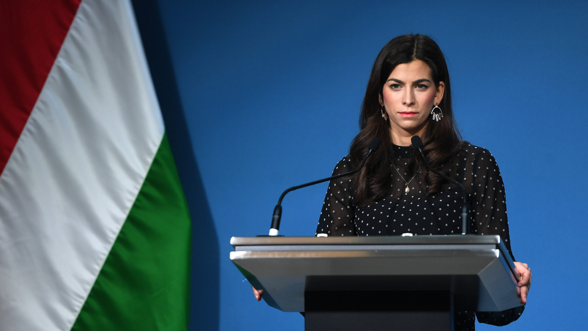 Szentkirályi Alexandra: Boldog új évet, Magyarország! – Videó!