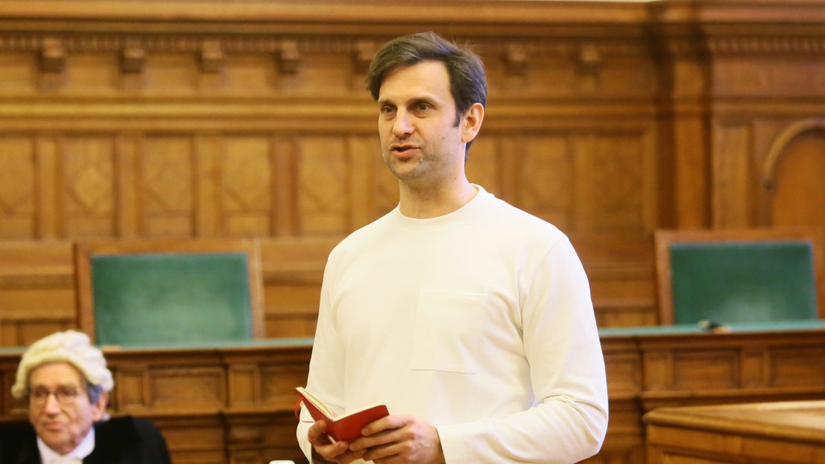Simon Kornél mesél a kék fotelből