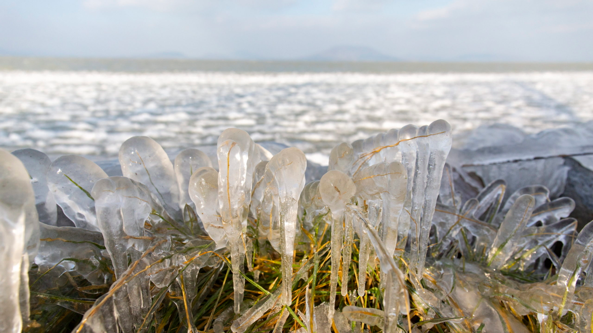 Figyelmeztetett a rendőrség! Ezt mondták a Balaton jegéről