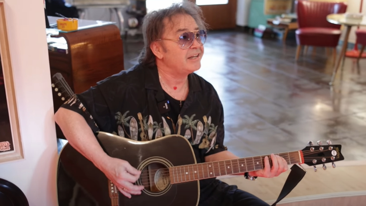 Kukkants be Szikora Robi otthonába! Nem hiszed el, hogy él a sztár – videó