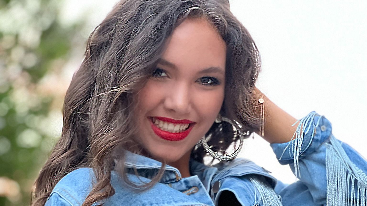 Kóbor János lánya megmutatta, hogyan játszik a Gyöngyhajú lány ...