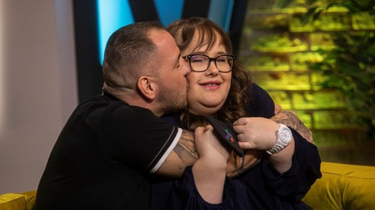 Hoppá: ezzel a színésznővel jár randizgatni Curtis – videó - Metropol