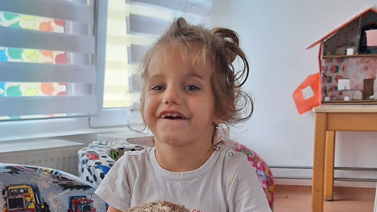 A kislány és a szülei is sírtak: az egész országot megérintette a halva ...