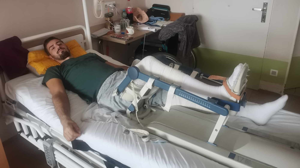 „Elhatározta, hogy biztos fel fog állni” – egy rossz mozdulat miatt bénult le Sándor