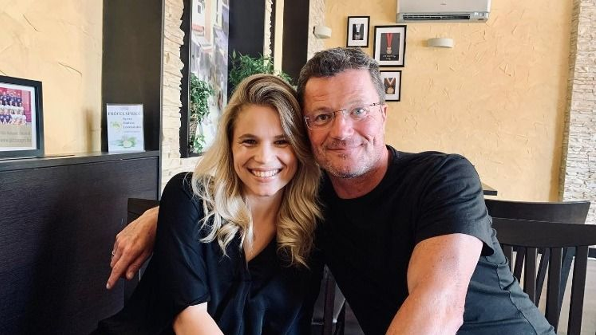 Stohl Rebeka oldalát ellopták – 10 évnyi emlék veszett oda