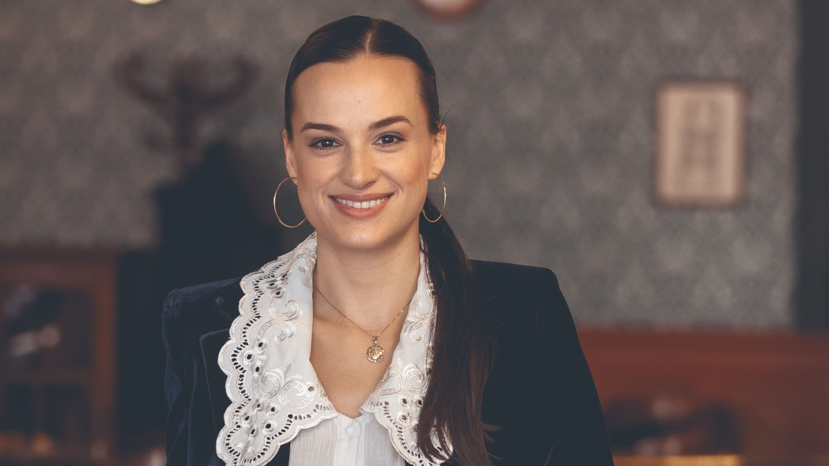 Gubik Petra a 2-es villamoson adott koncertet