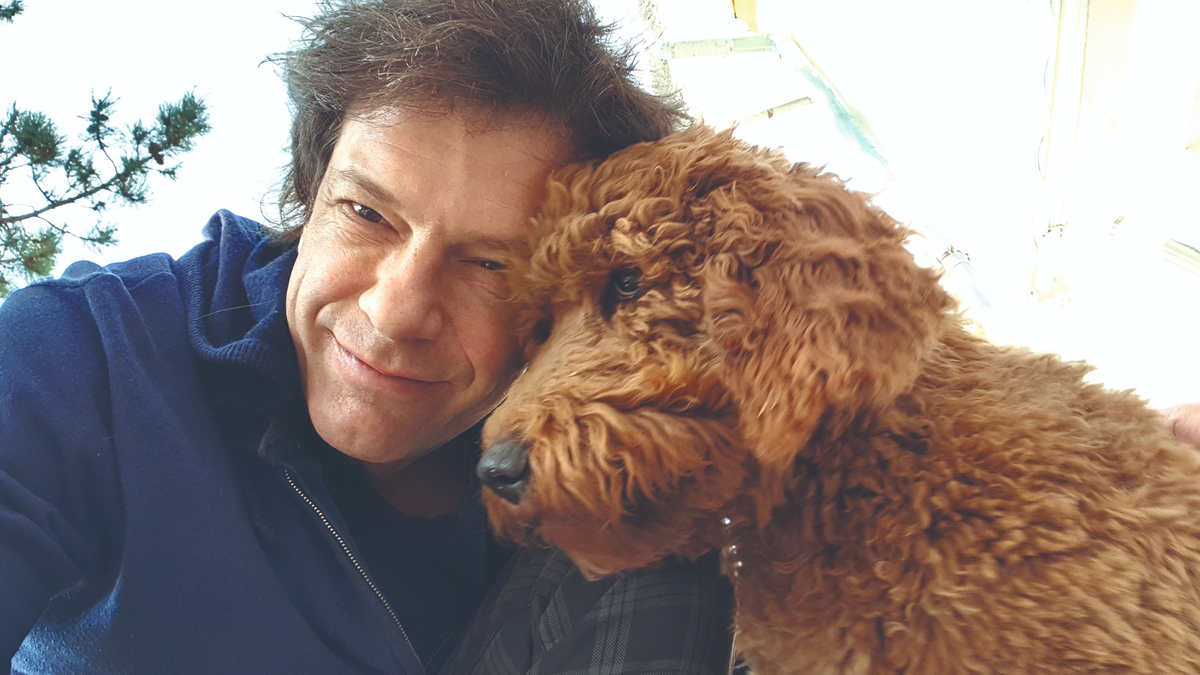 Tilla minden szabadidejét Dubi kutyájával tölti